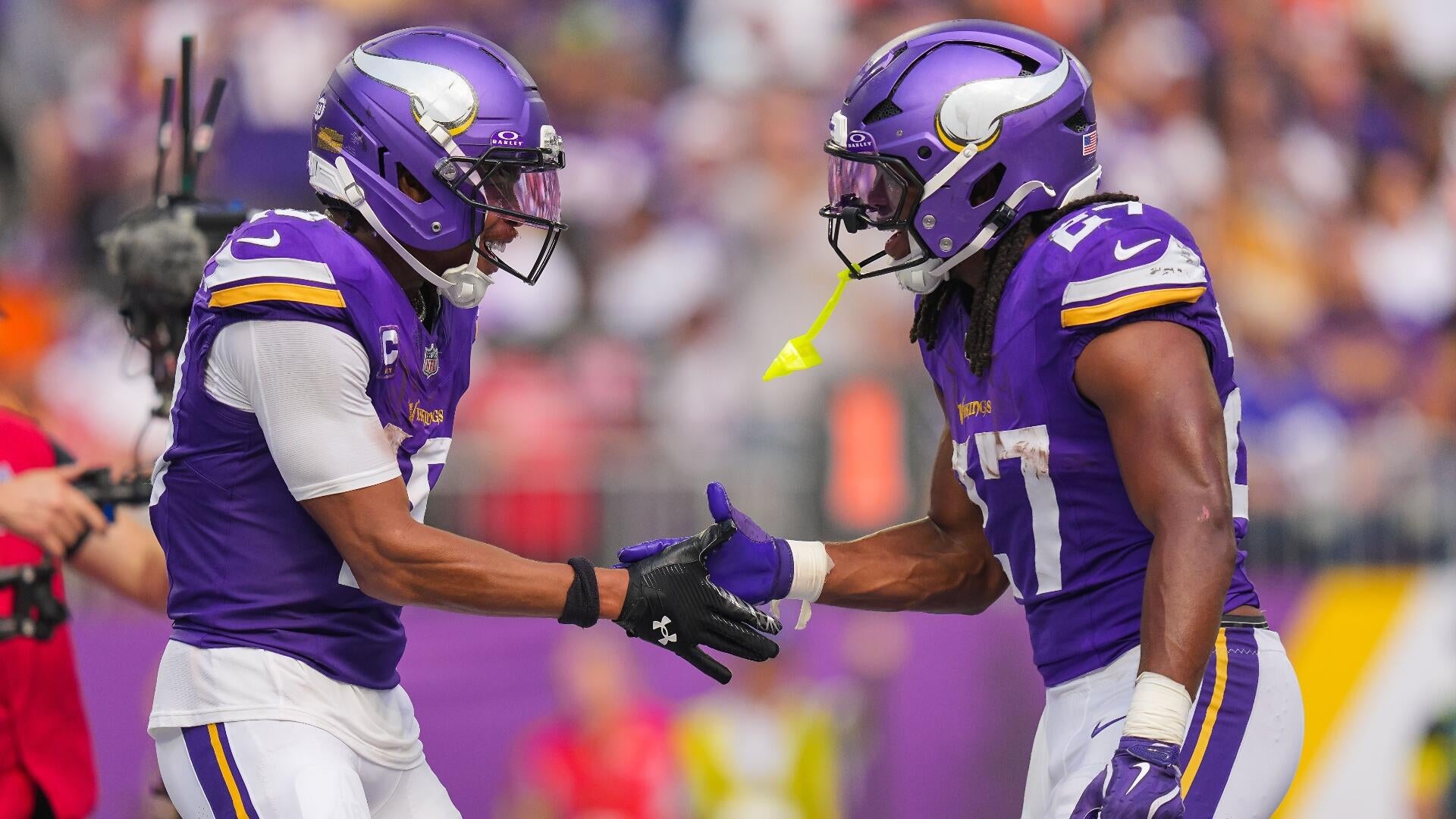 2025 Week 7 NFL score predictions, bets, odds, picks today: Expert ...