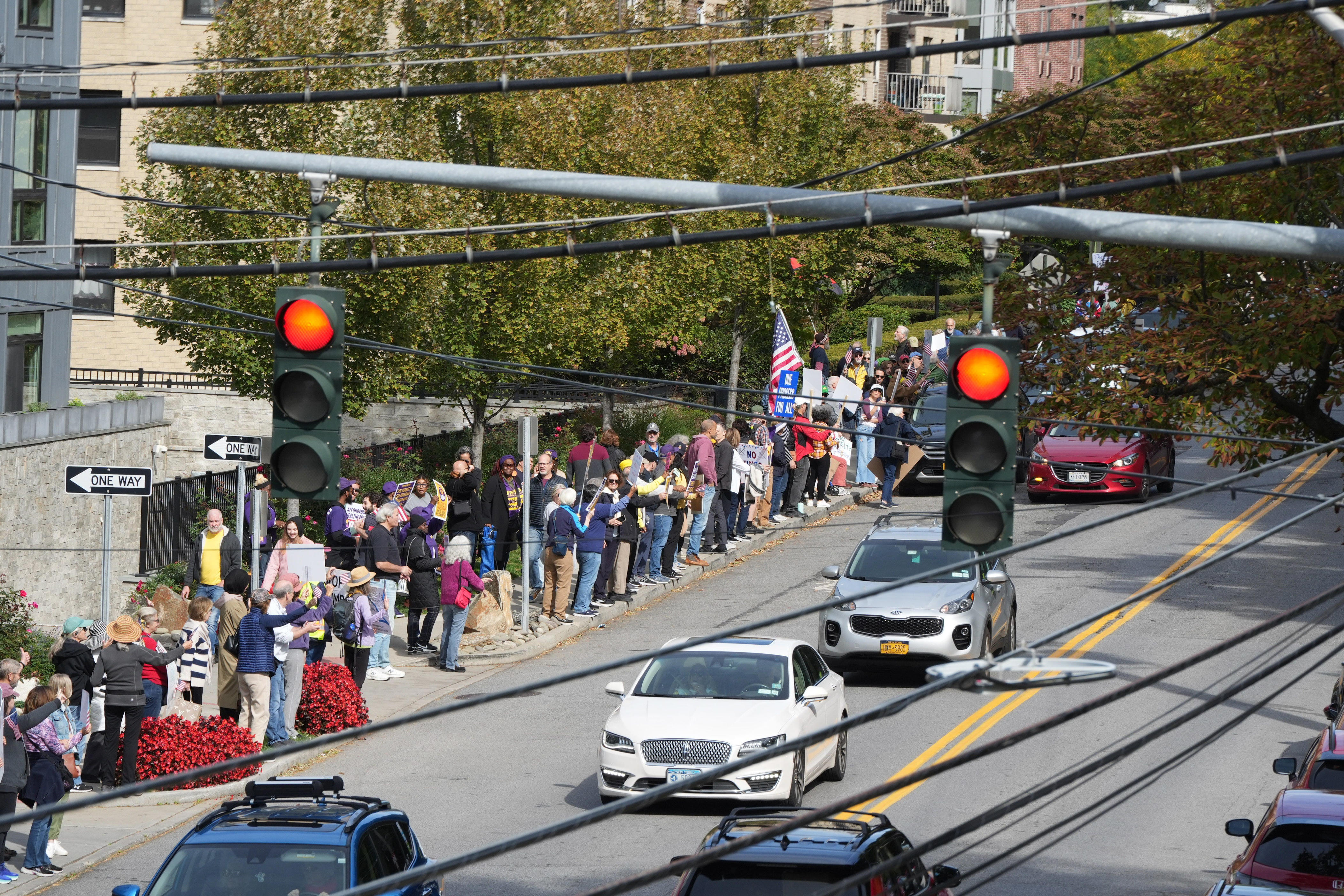 No Kings protest draws big crowds to the streets of Yonkers. See ...