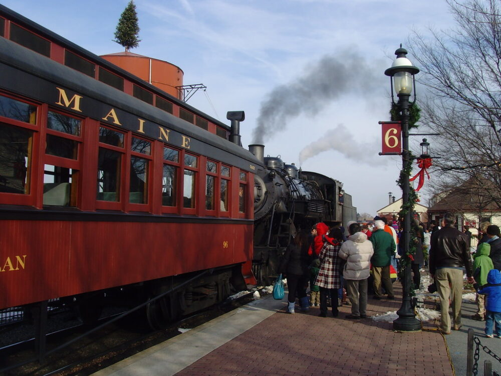 16 Train Rides Families With Kids of All Ages Can Enjoy