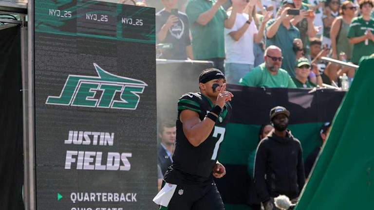 Panthers-Jets scuffle ensues after Justin Fields takes late hit from ...