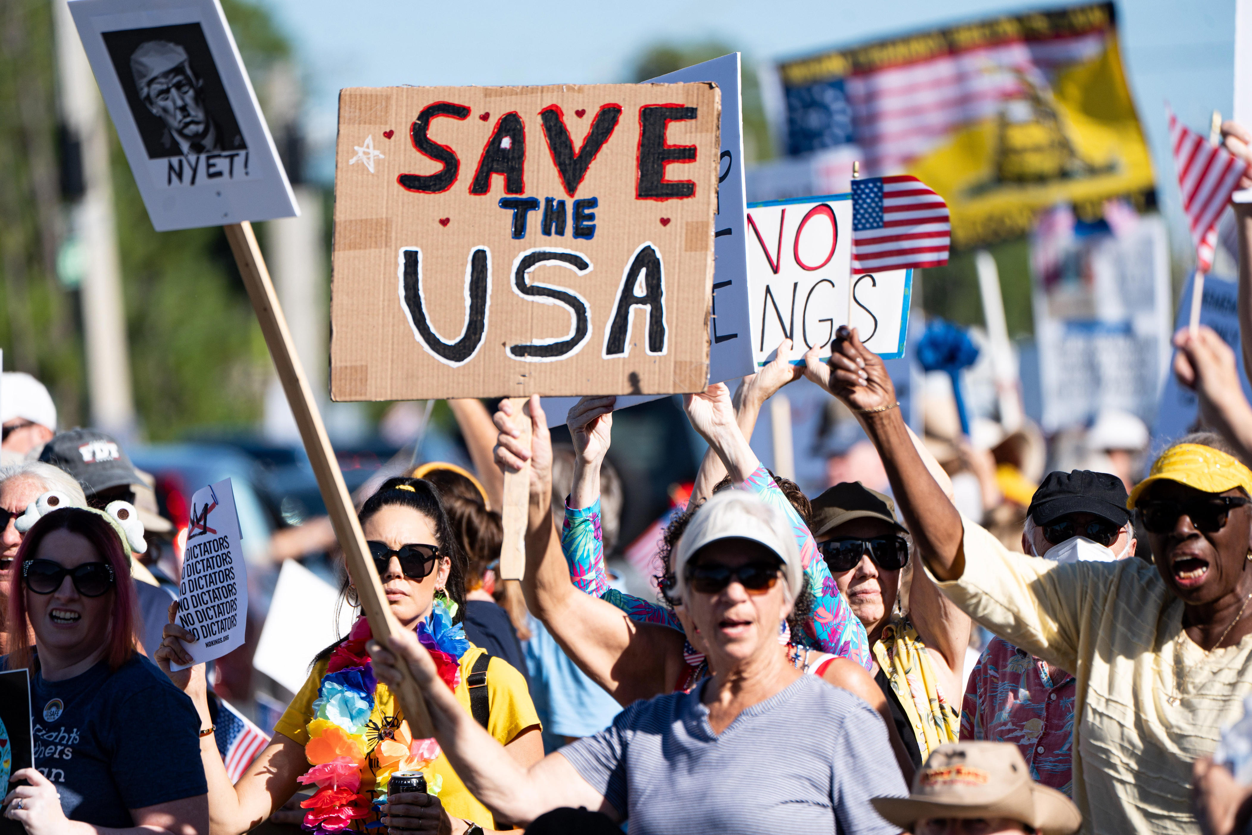 Thousands of Lee County residents rally in Fort Myers at 'No Kings ...