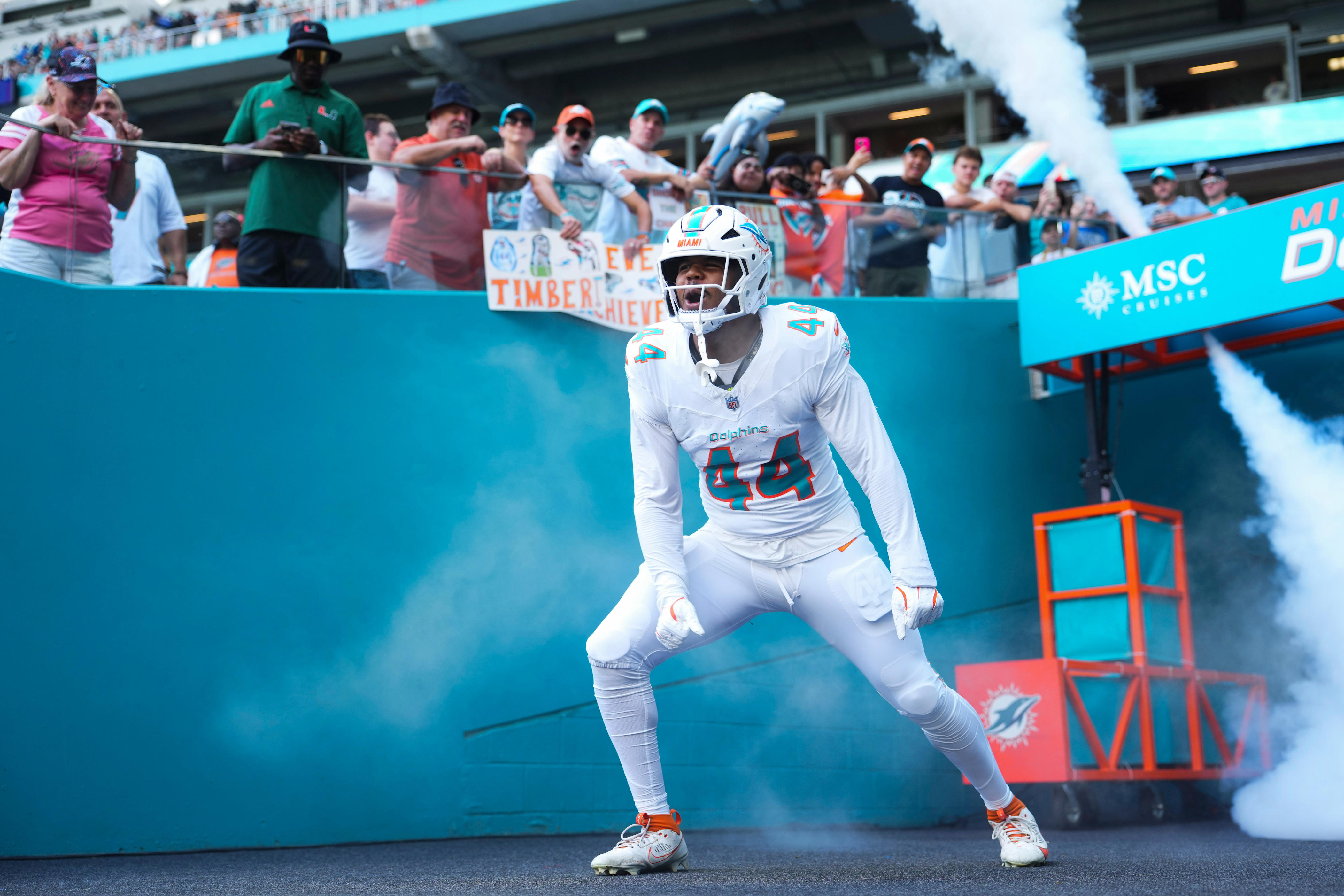 Dolphins pass rusher clears concussion protocol, will play vs. Commanders