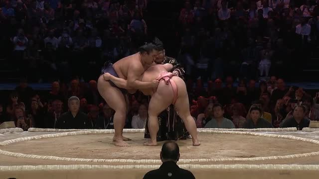 Sumo Referee Steps In To Stop Wrestlers Loincloth Coming Loose