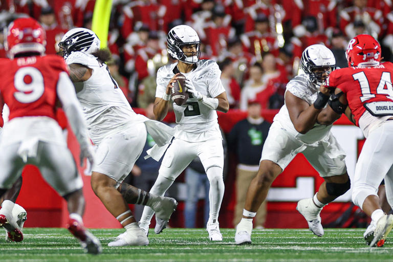 Where Oregon Ducks' offense ranks nationally in key stats following Week 8