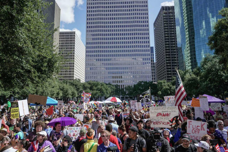 Live updates: Thousands of No Kings protesters rally across Houston area