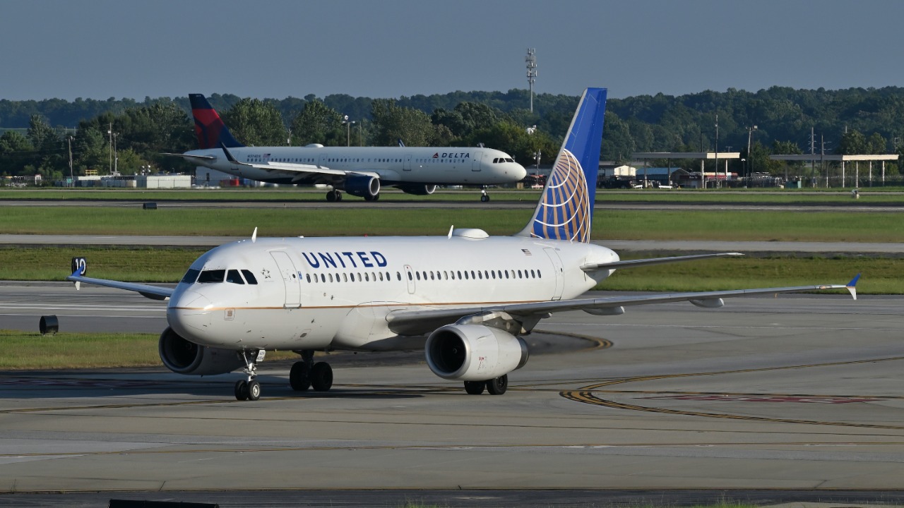 United adds free Starlink wifi so fliers can stream midair