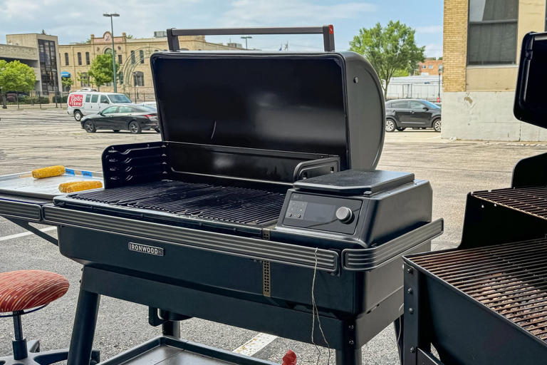 Traeger Ironwood XL Review: The Ultimate Pellet Grill for Smoking ...
