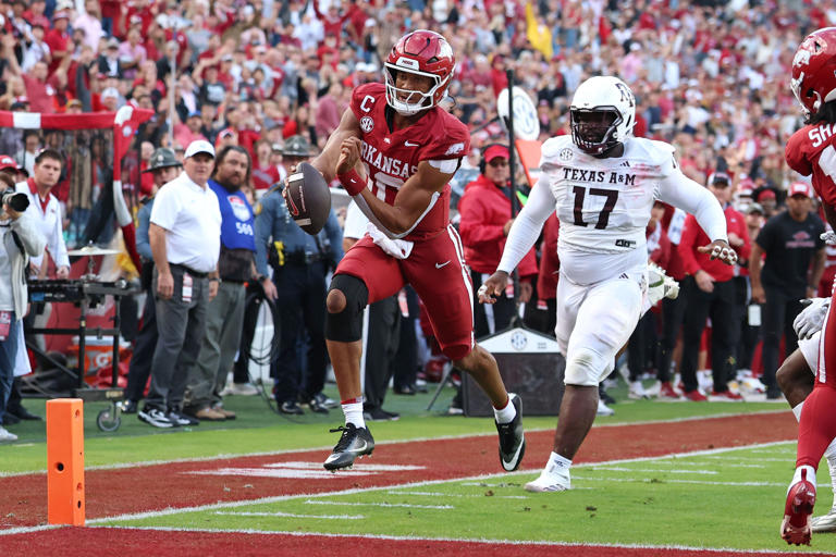Arkansas football rallies again, falls short in one-score loss to Texas A&M