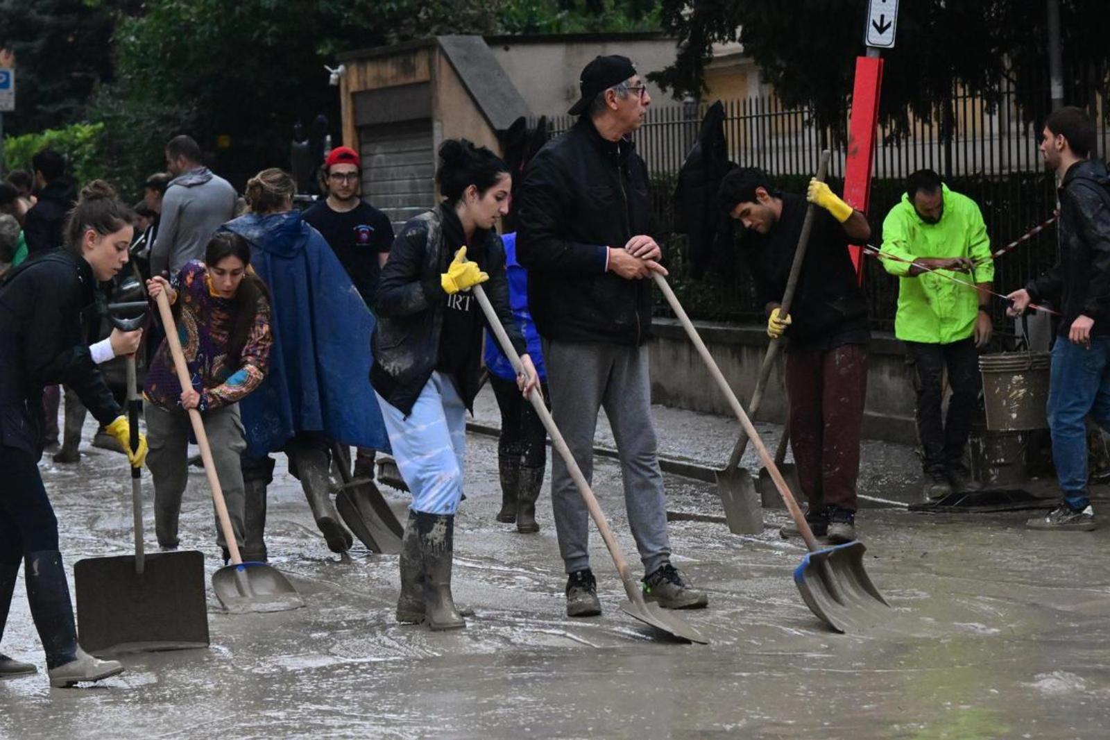 Alluvione a Bologna 2024: oggi una festa di strada per gli angeli del fango