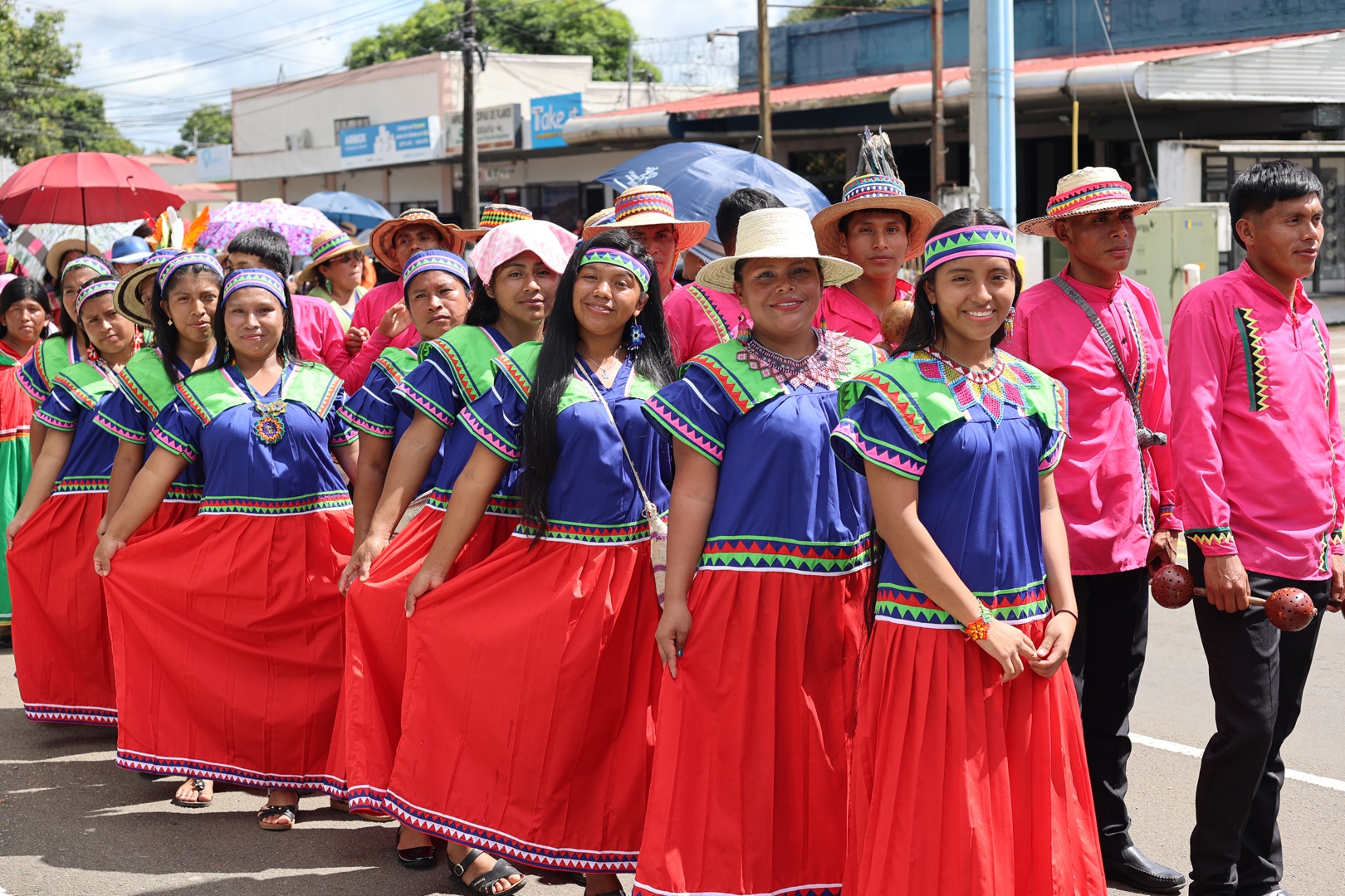 Más de tres mil mujeres Ngäbe Buglé en Panamá celebran primer desfile ...