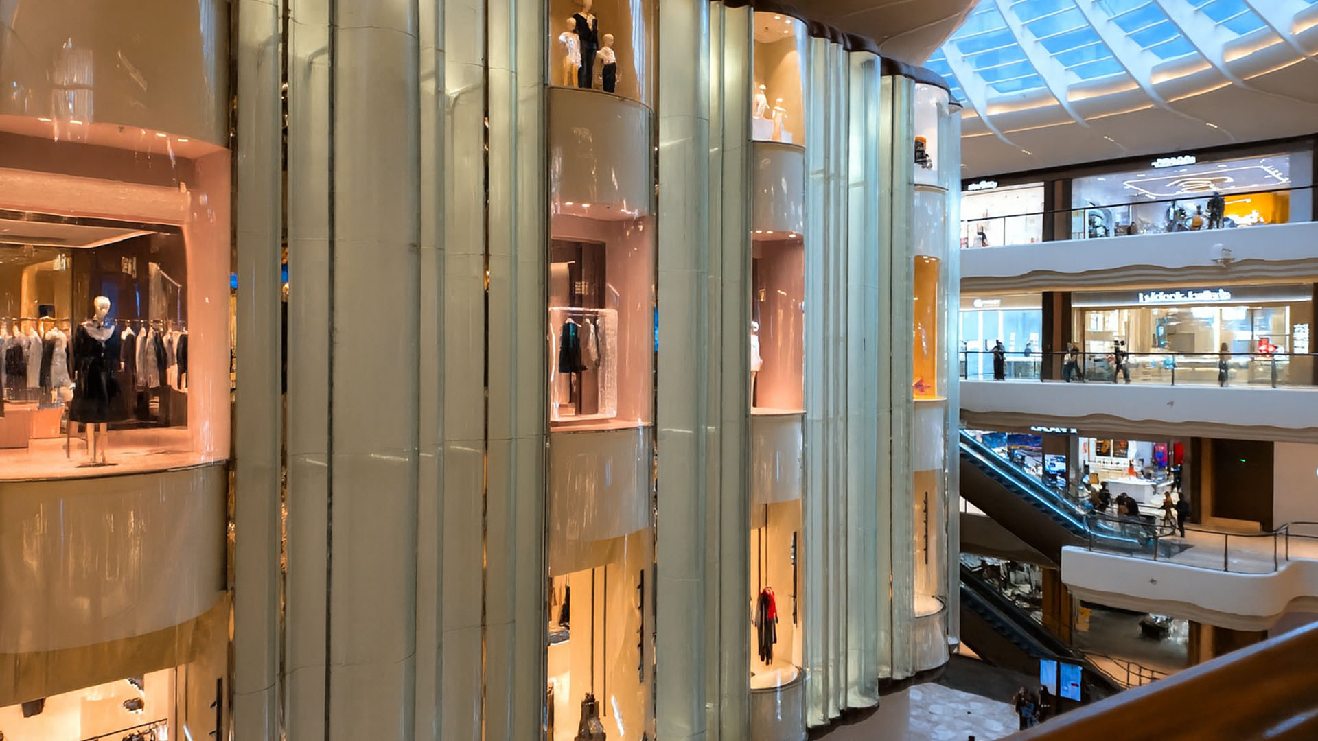 Shopping Under the Tree Structure – China 4K