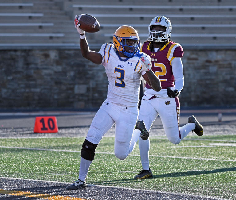 No. 12 Mervo football finally gets past rival No. 6 Dunbar, 20-12