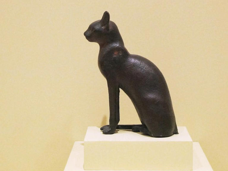 Bastet, la diosa egipcia gata: culto, símbolos, mitos y gatos sagrados