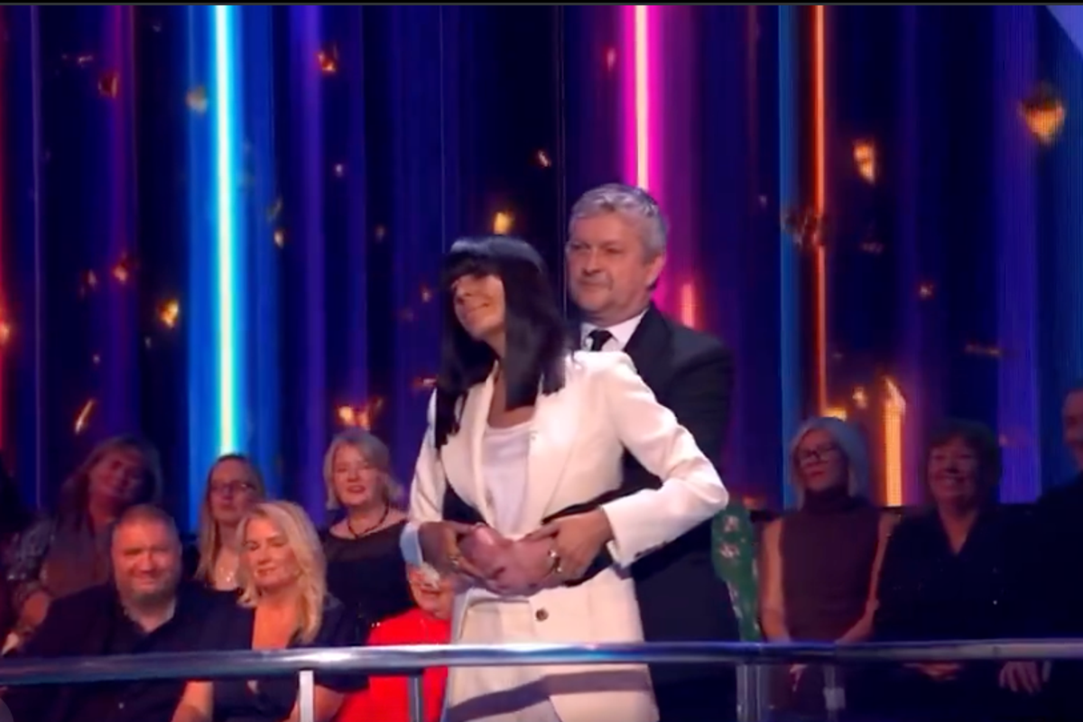 Strictly’s Claudia Winkleman and Dave Arch recreate Coldplay kiss-cam ...