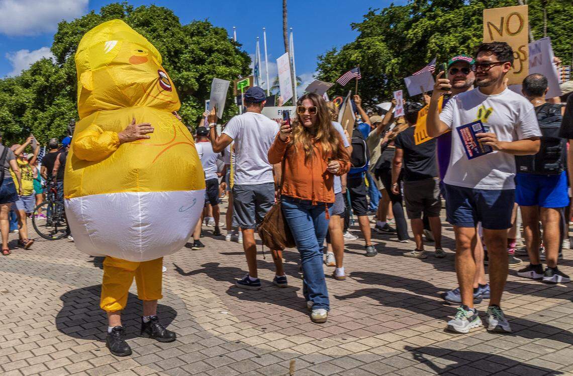 South Florida anti-Trump protests were packed with inflatable costumes ...
