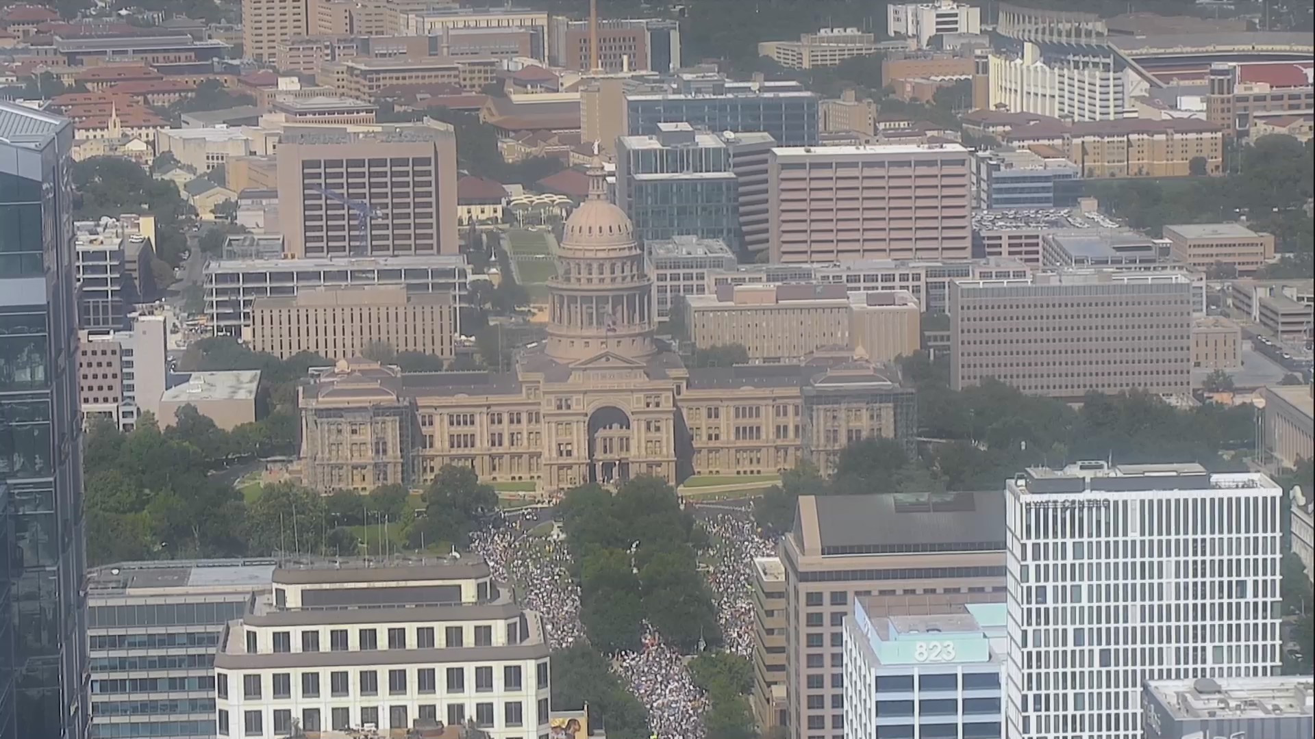 Thousands of people march from State Capitol for 'No Kings' protest in ...