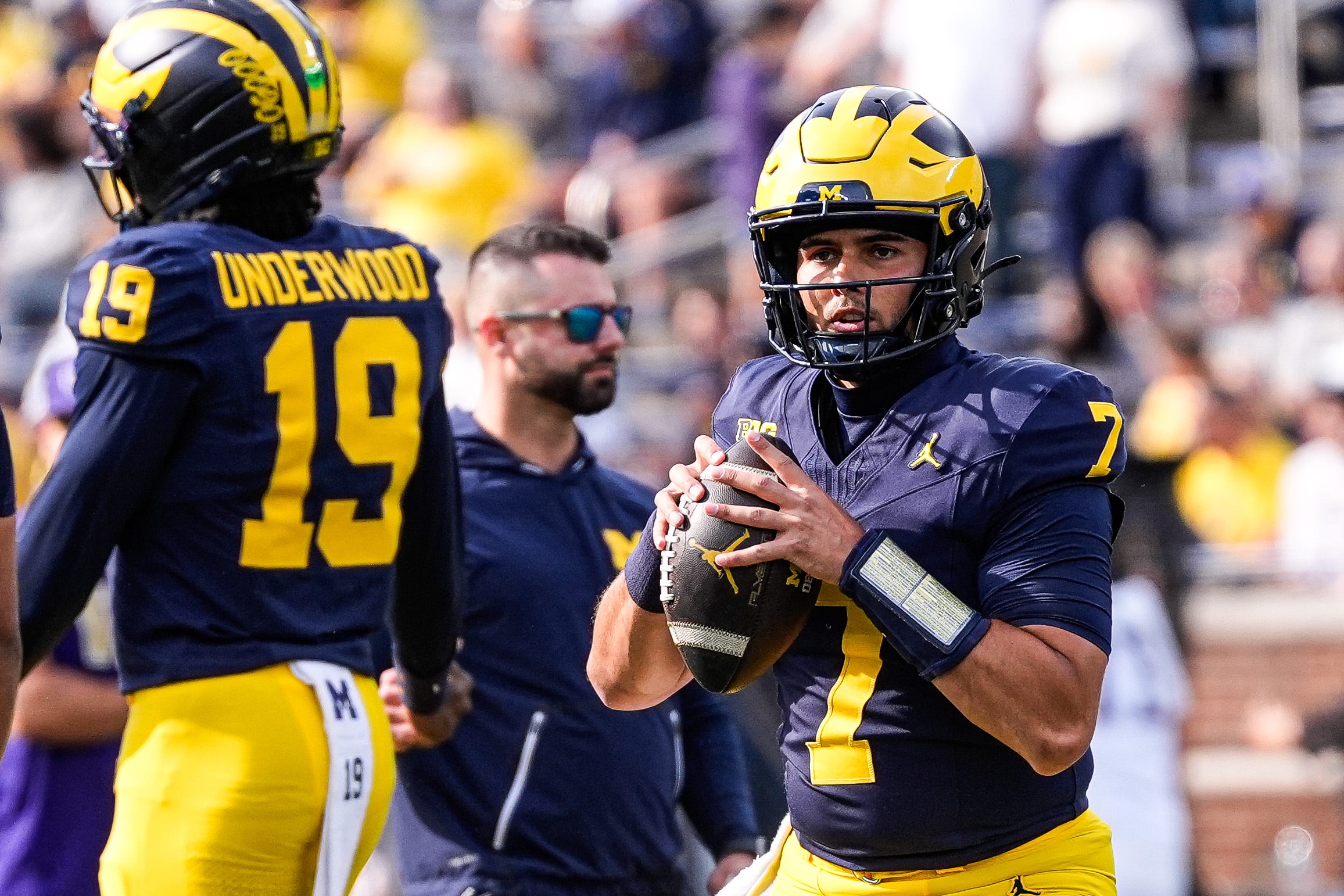 Michigan football loses QB Mike Keene, RB Bryson Kuzdzal to portal
