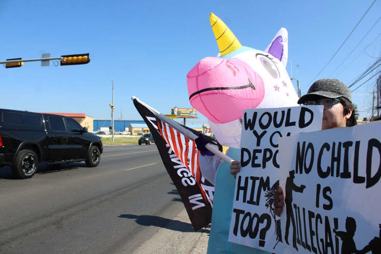 Laredo joins nationwide ‘No Kings’ protest for democracy