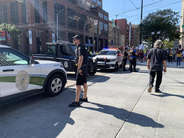 Thousands show up to No Kings protests in Downtown Dayton