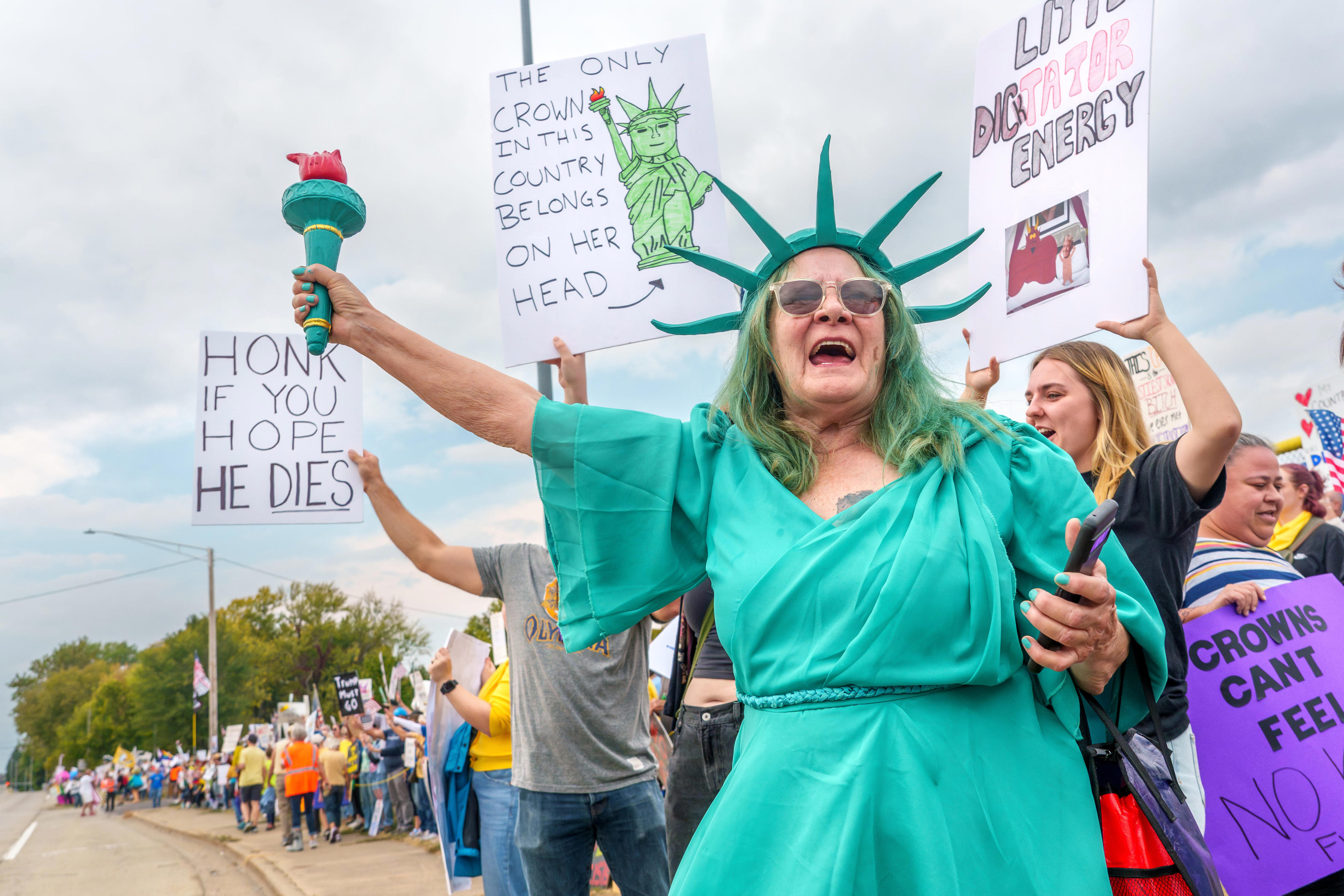 'We love America': Crowds of protesters attend 'No Kings' rally in Peoria