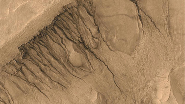 Two million dark streaks on Mars finally get an explanation