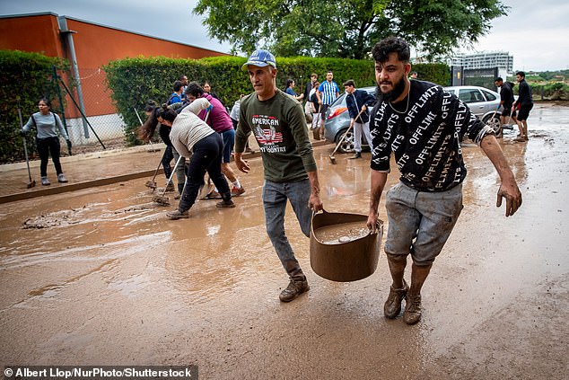 Video show how savage Spanish flash flood engulfed Brit holiday spot