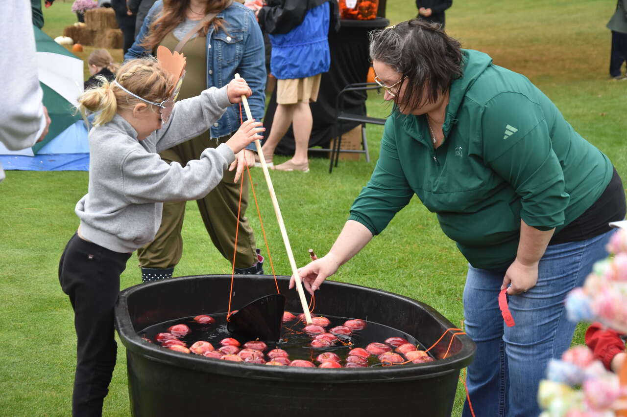 Manistee National Hay Day event draws families for fall activities