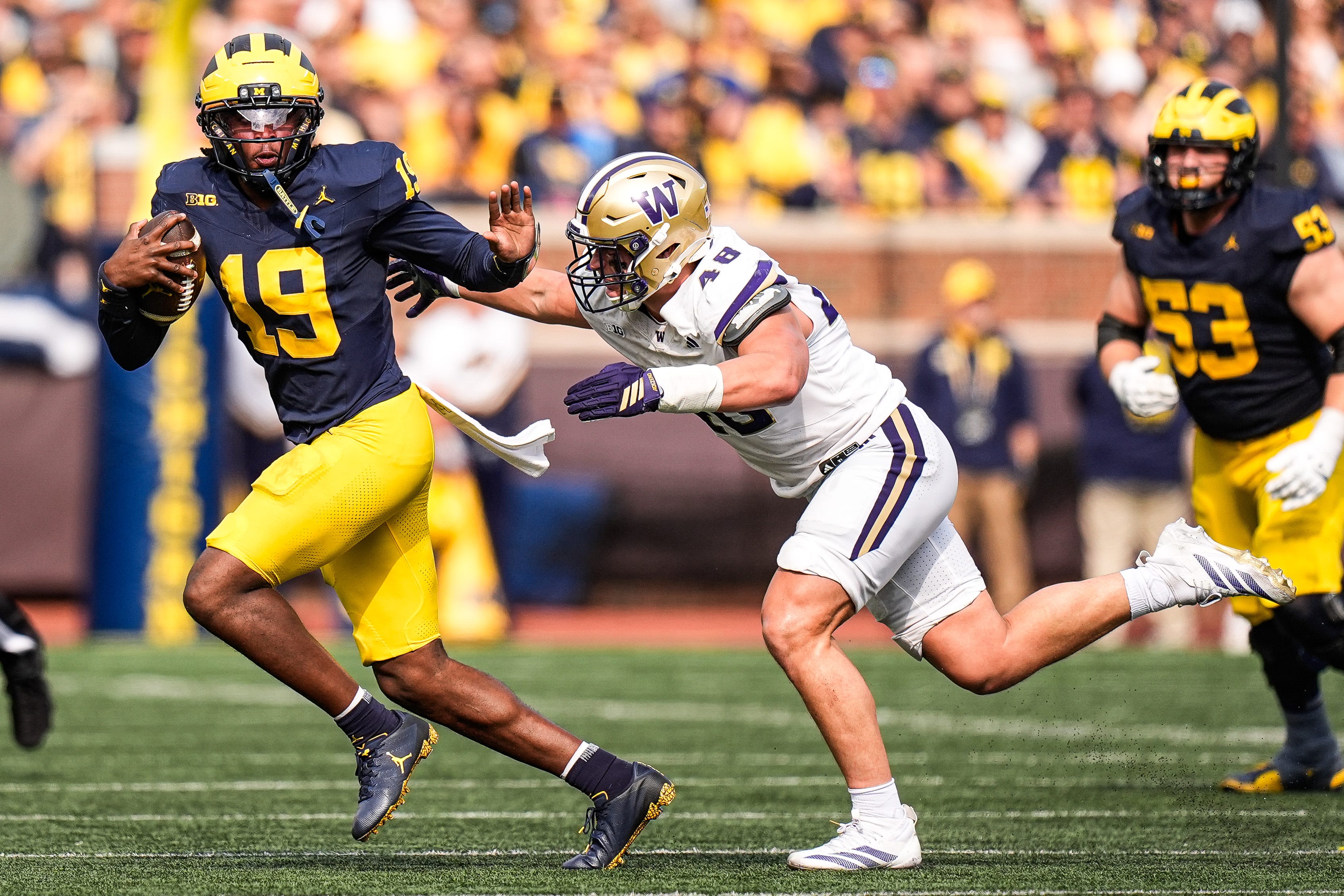 Pestering QB Bryce Underwood key for Michigan State football defense