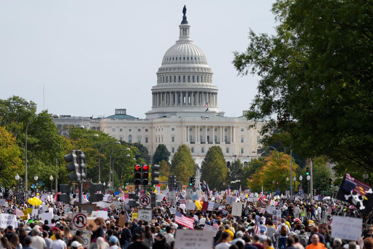 Thousands flood the streets for ‘No Kings’ protests in NYC, Chicago ...