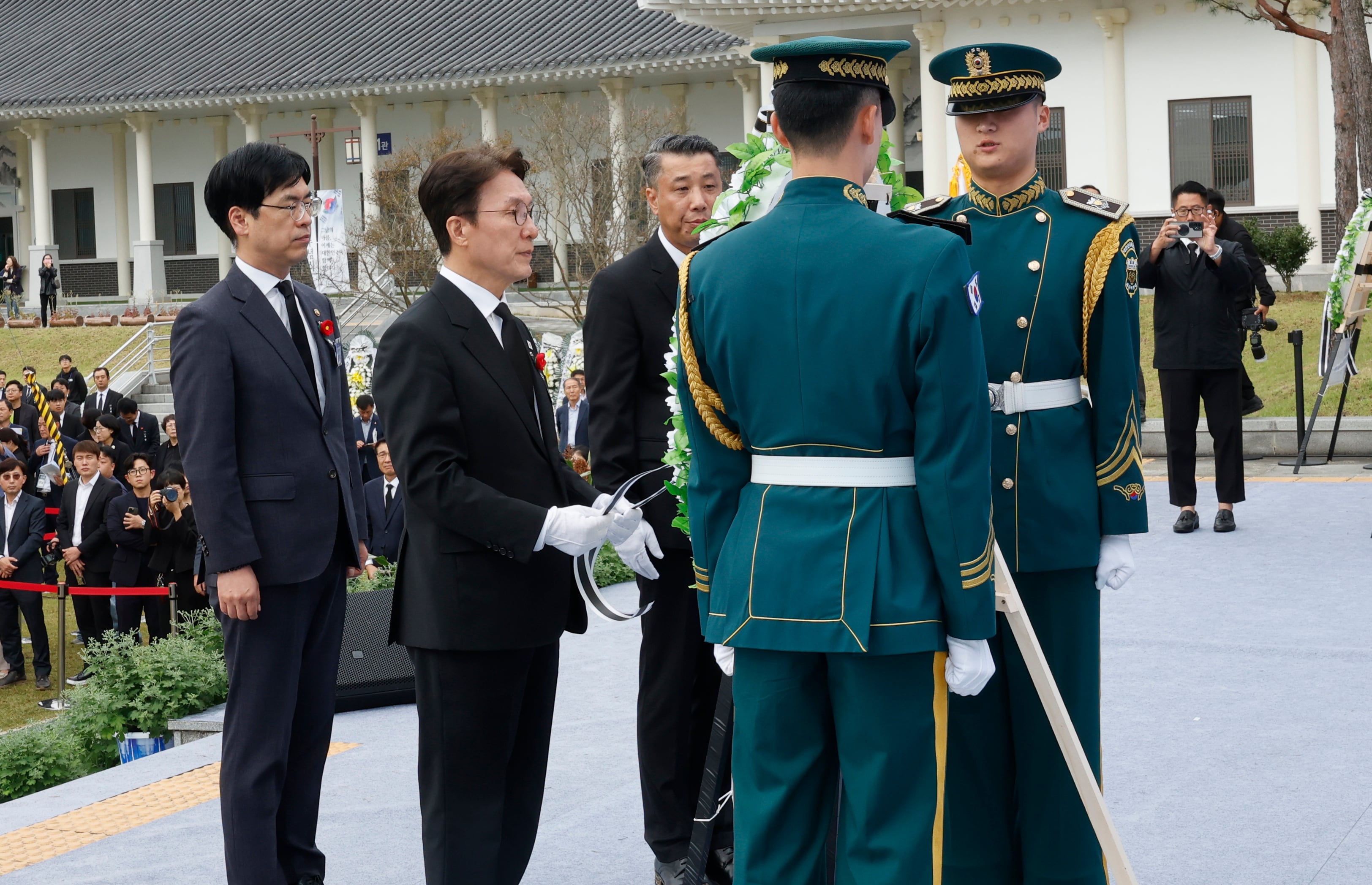 Prime Minister Kim Vows to Restore Yeosu-Suncheon Victims' Honor