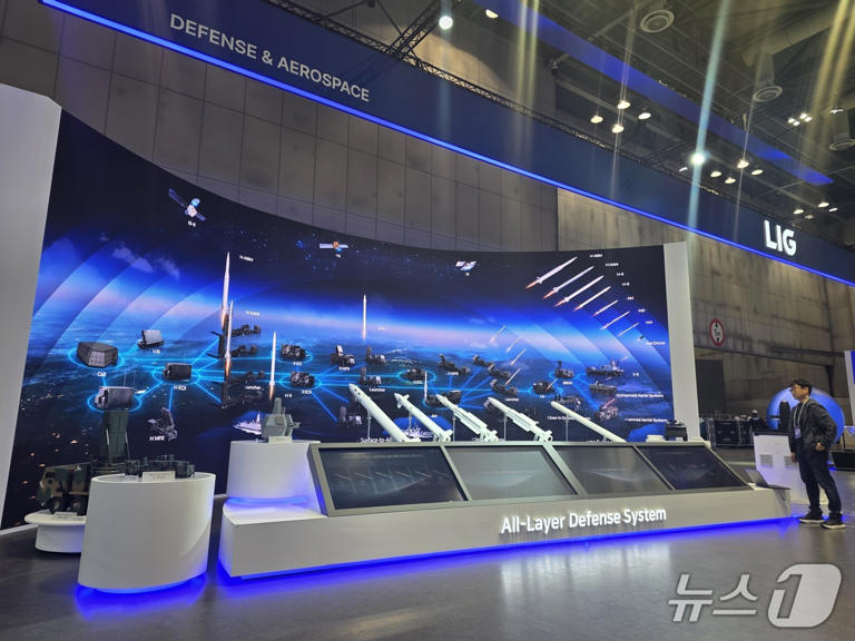 LIG넥스원, ADEX 2025 참가…KF-21 무기체계에 전자전기 형상 첫 공개