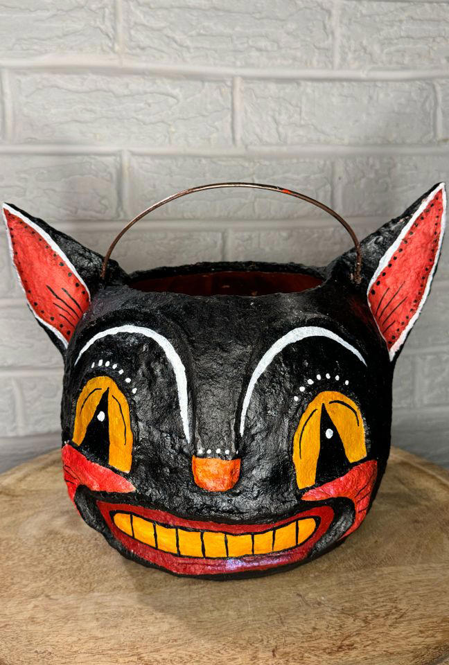 Vintage Trend Alert: Turn Plastic Pumpkins into Nostalgic Halloween Decor