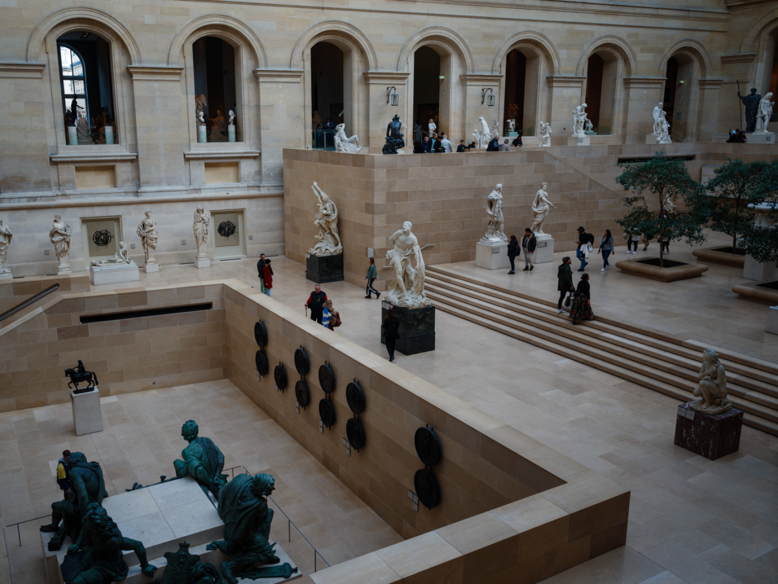 Einbruch im Louvre - Beute von "unschätzbarem Wert"