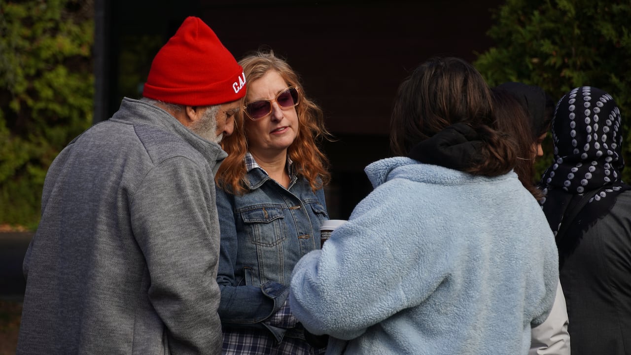 Hundreds line up at Kanata health clinic for chance at a new doctor