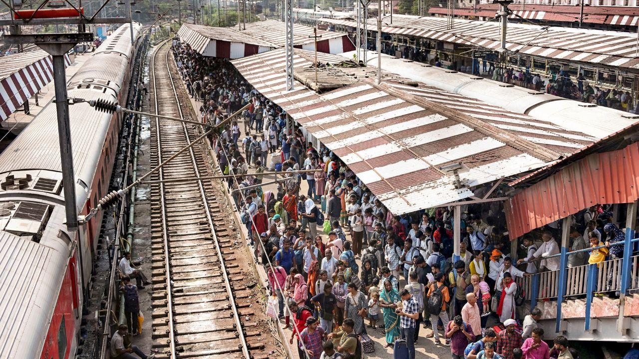 Central Railway to run special trains for Diwali and Chhath Puja to ...