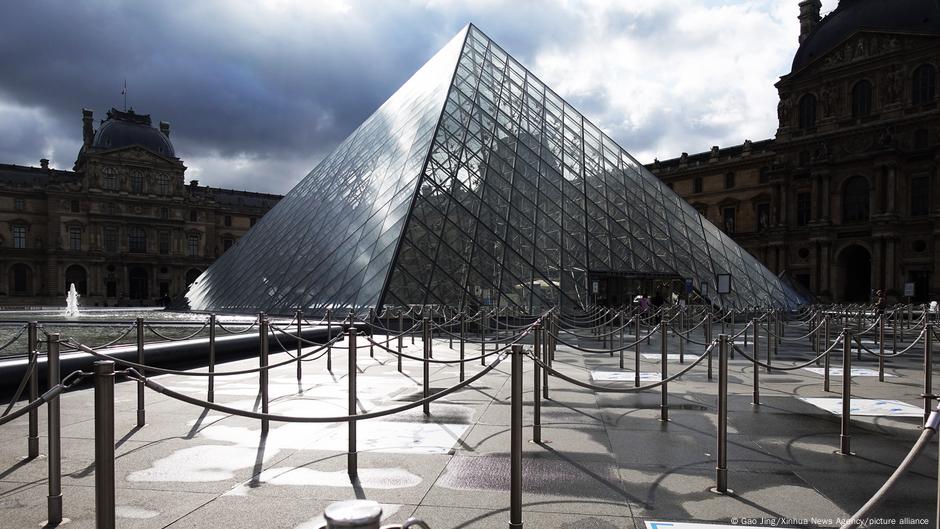Louvre museum in Paris shut after reported robbery