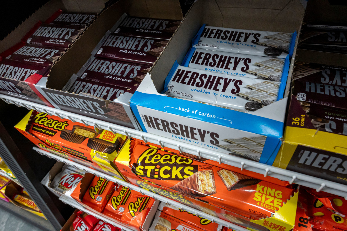 Hershey’s Festive New Holiday Candy Release Has Fans Ready to Rush to ...