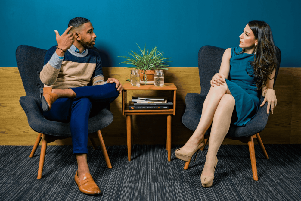 5 tanda pasangan tidak nyaman dengan circle pertemananmu