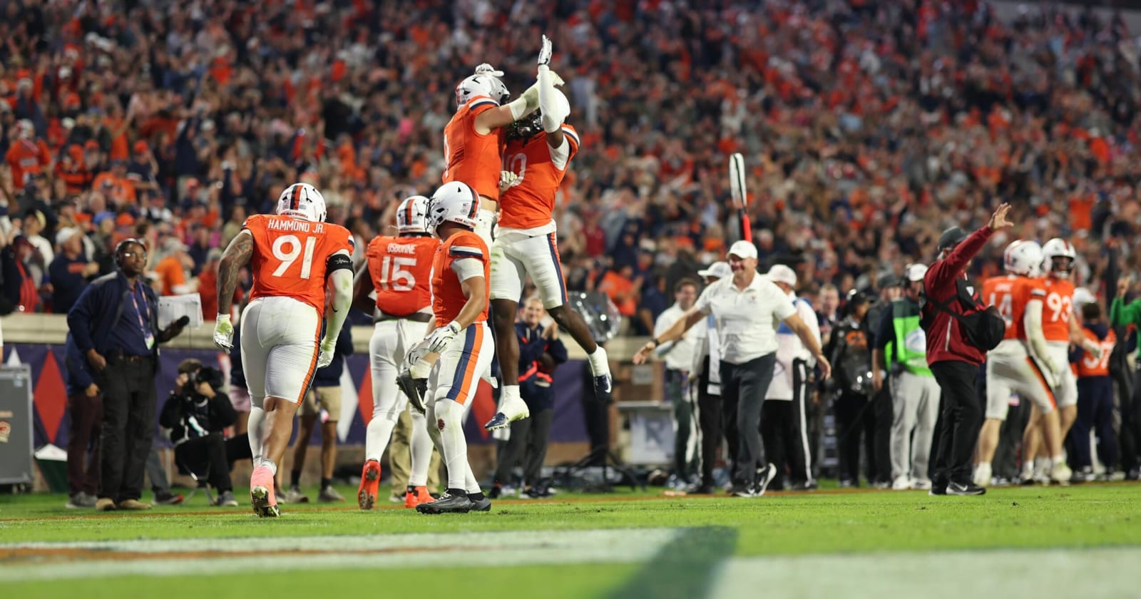 Game-winning safety helps No. 18 UVa hold off WSU