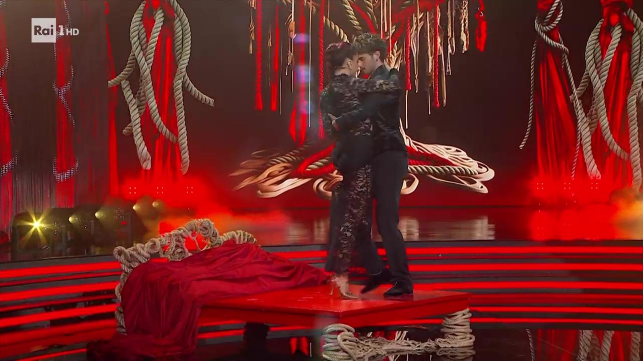 Tango appassionato di Andrea Delogu e Nikita Perotti, lo "Spaccacuore ...