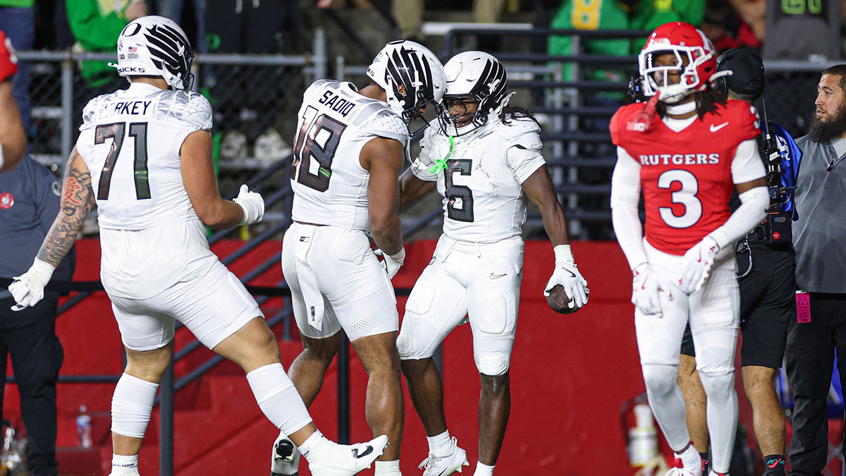 Oregon football taking it all out on Rutgers with eye-popping halftime lead