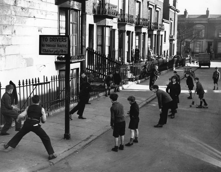 28 photos taking you back to the 50s and 60s, when the streets were our ...