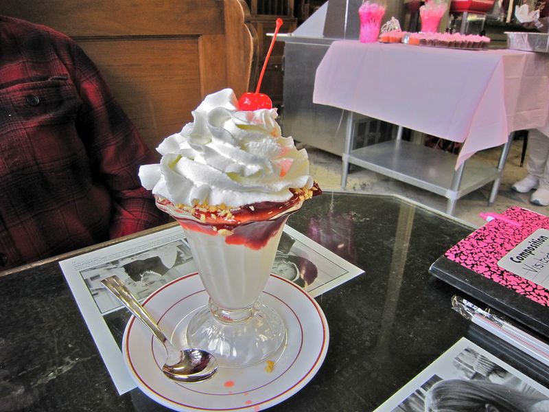 6 Retro Fast Food Dishes We Miss And 6 That Define Fast Food Now