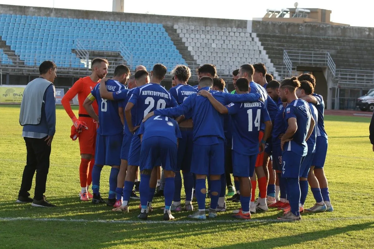 Super League 2: Οι παίκτες της Καβάλας έστειλαν τον τερματοφύλακα της ...