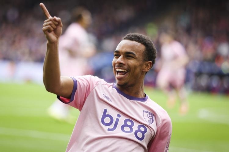 Premier League. Avec son doublé face à Crystal Palace, Junior Kroupi ...