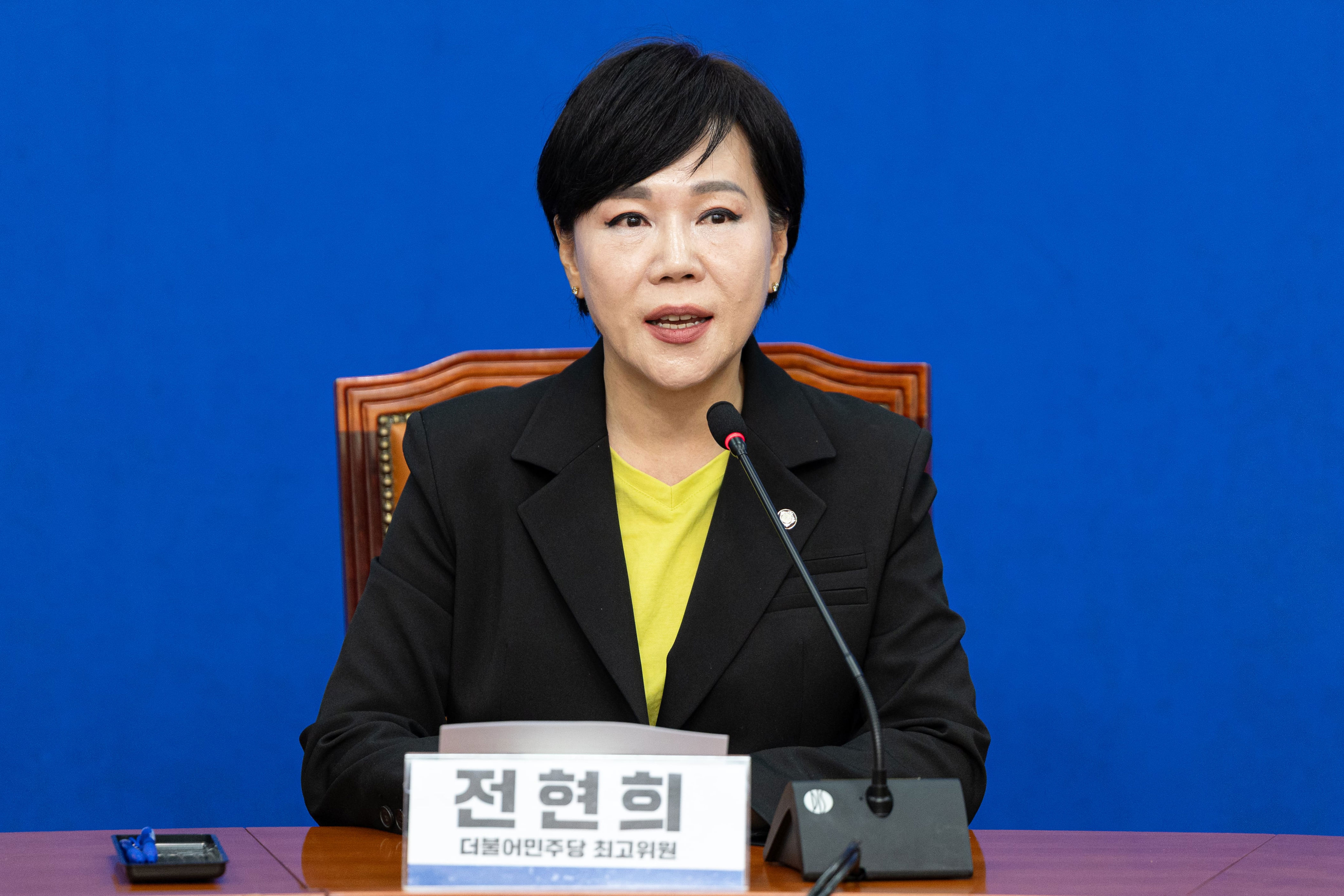 Democratic Party Debates Military Measures for Cambodia