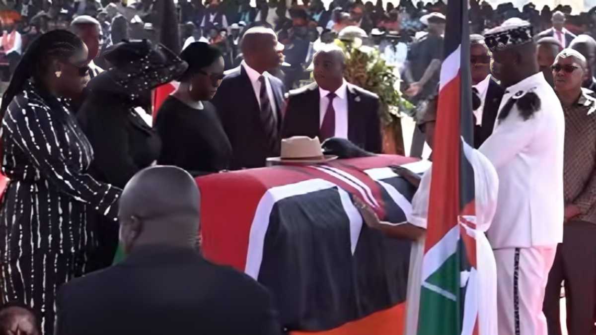 Raila Odinga: Winnie arrives holding dad's hat as family arrives for ...