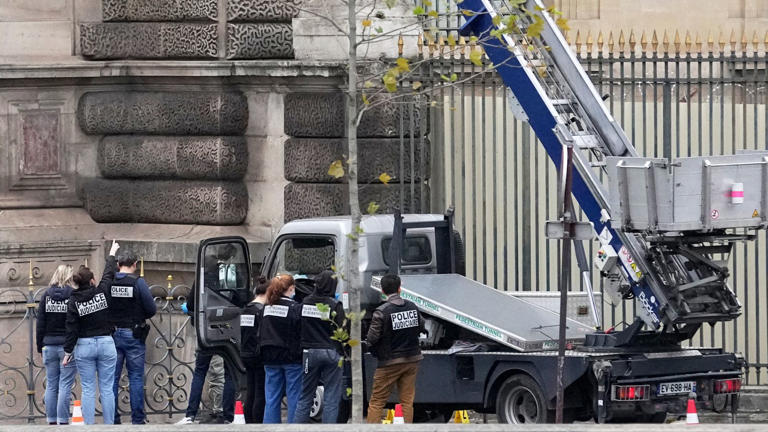 What will happen to stolen Louvre jewellery? All we know about 'theft ...