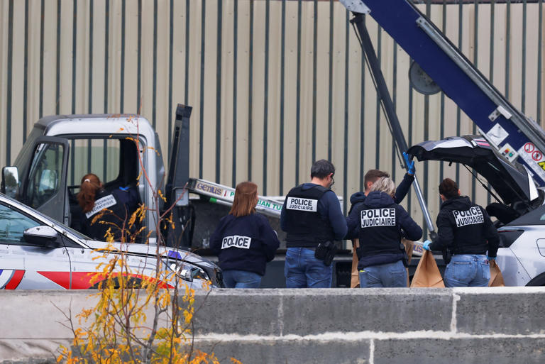 Thieves steal priceless jewels from Paris’ Louvre in daring daylight heist