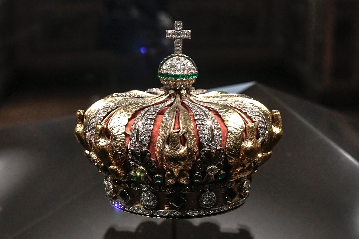 Heist at the Louvre: Jewels worth millions stolen from world-famous art ...